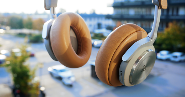 Test: B&O Plays nye trådløse headset spiller djævelsk godt - Computerworld