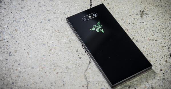 Razer løfter sløret for den superkølede gamer-mobil Razer Phone 2 ...