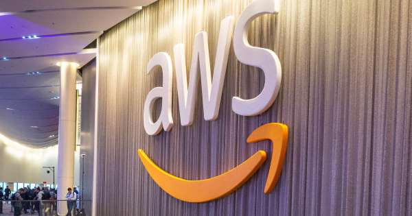 AWS tilbyder gratis brug af konkurrenternes AI-tjenester til en stribe af virksomheder ...