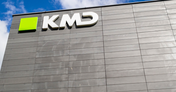 Tvunget til at forlænge gammel KMD-kontrakt for millioner af kroner ...